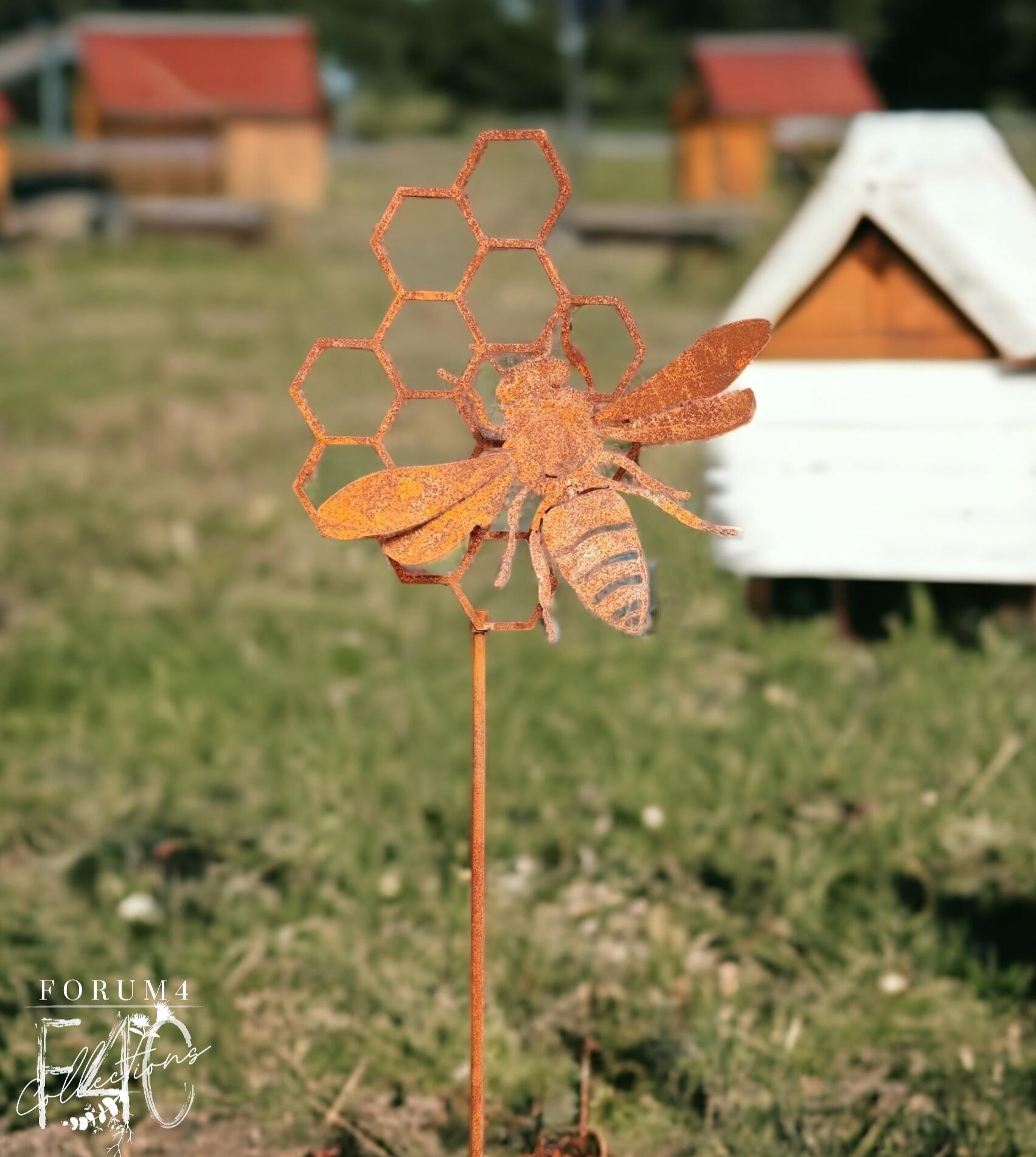 RUSTY HONEYCOMB BEE STAKE ⋆ Spend With Us - Buy From a Bush Business
